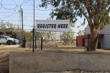 ||Hoebes urges Namibians to register | NAMPA
